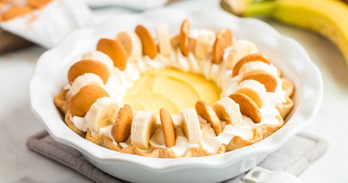 Banana Pudding Pie - Pass the Dessert