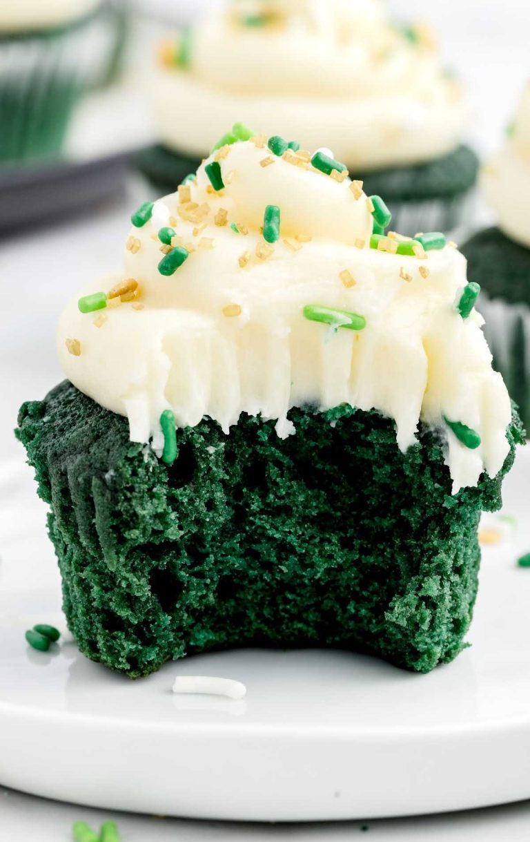 Green Cupcakes - Pass the Dessert